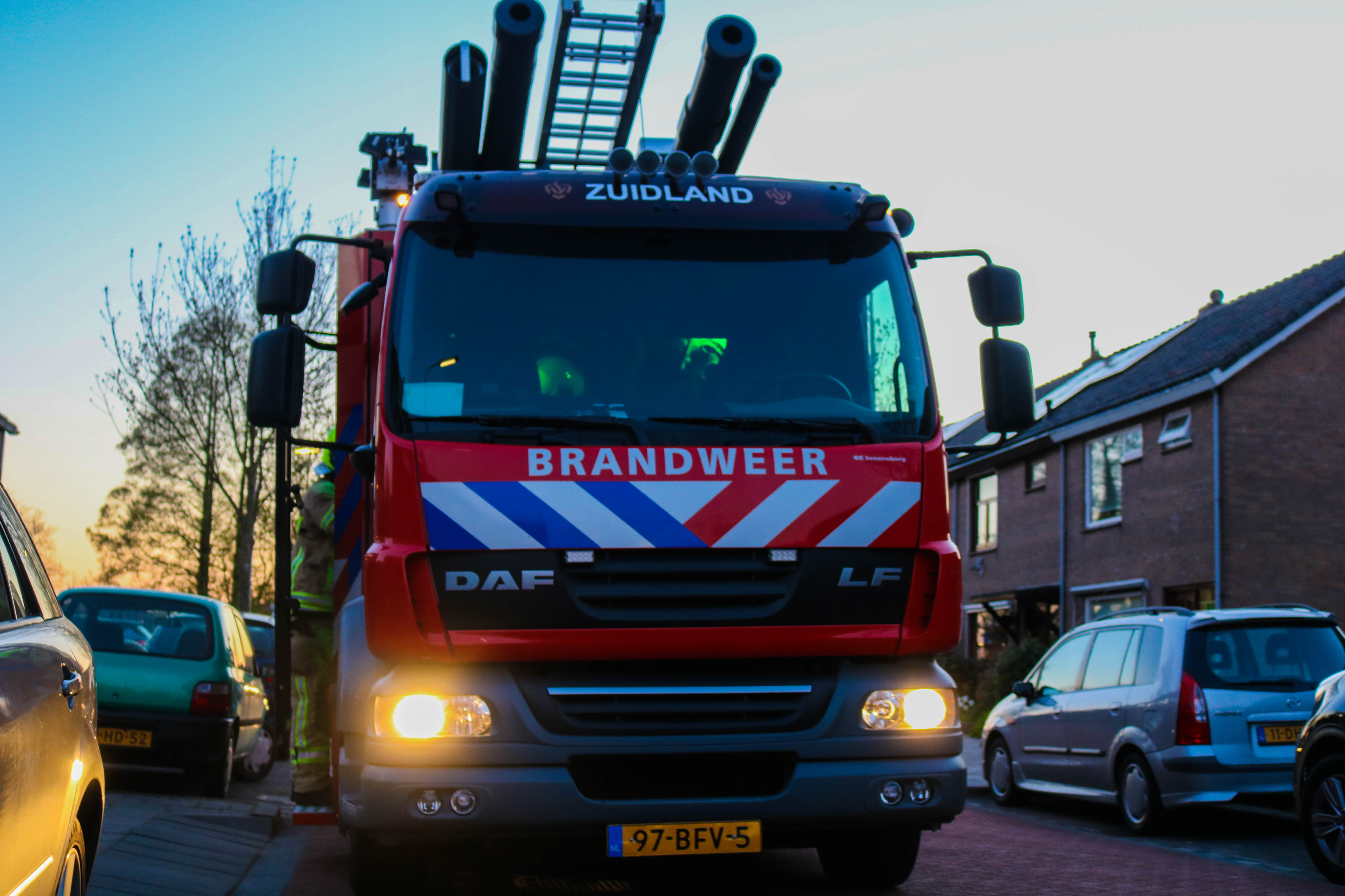 Brandweer rukt uit voor brandlucht in woning - 112-Zuidland